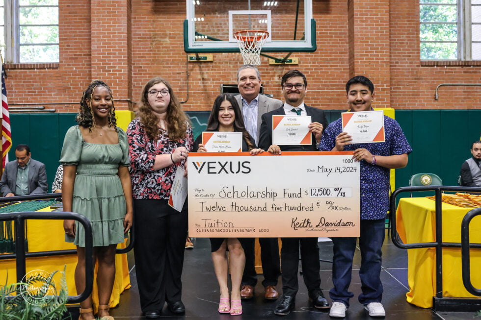 Vexus Fiber Scholarships Awards $37,500 to Texas Seniors!